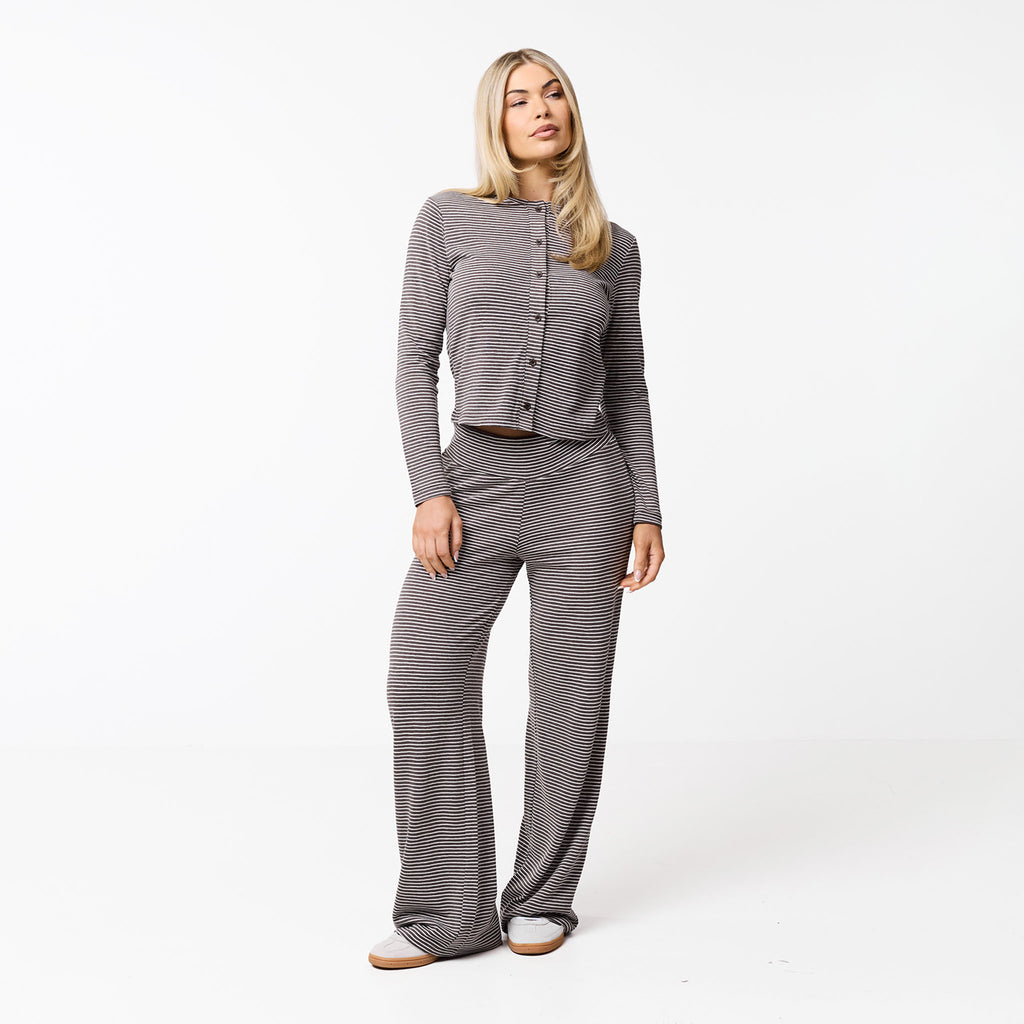 Browse the Latest Women's Streetwear Fashion | Closure London